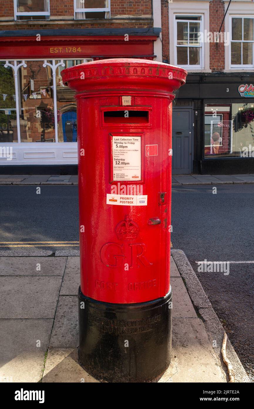 Royal mail post box attached hi-res stock photography and images - Alamy