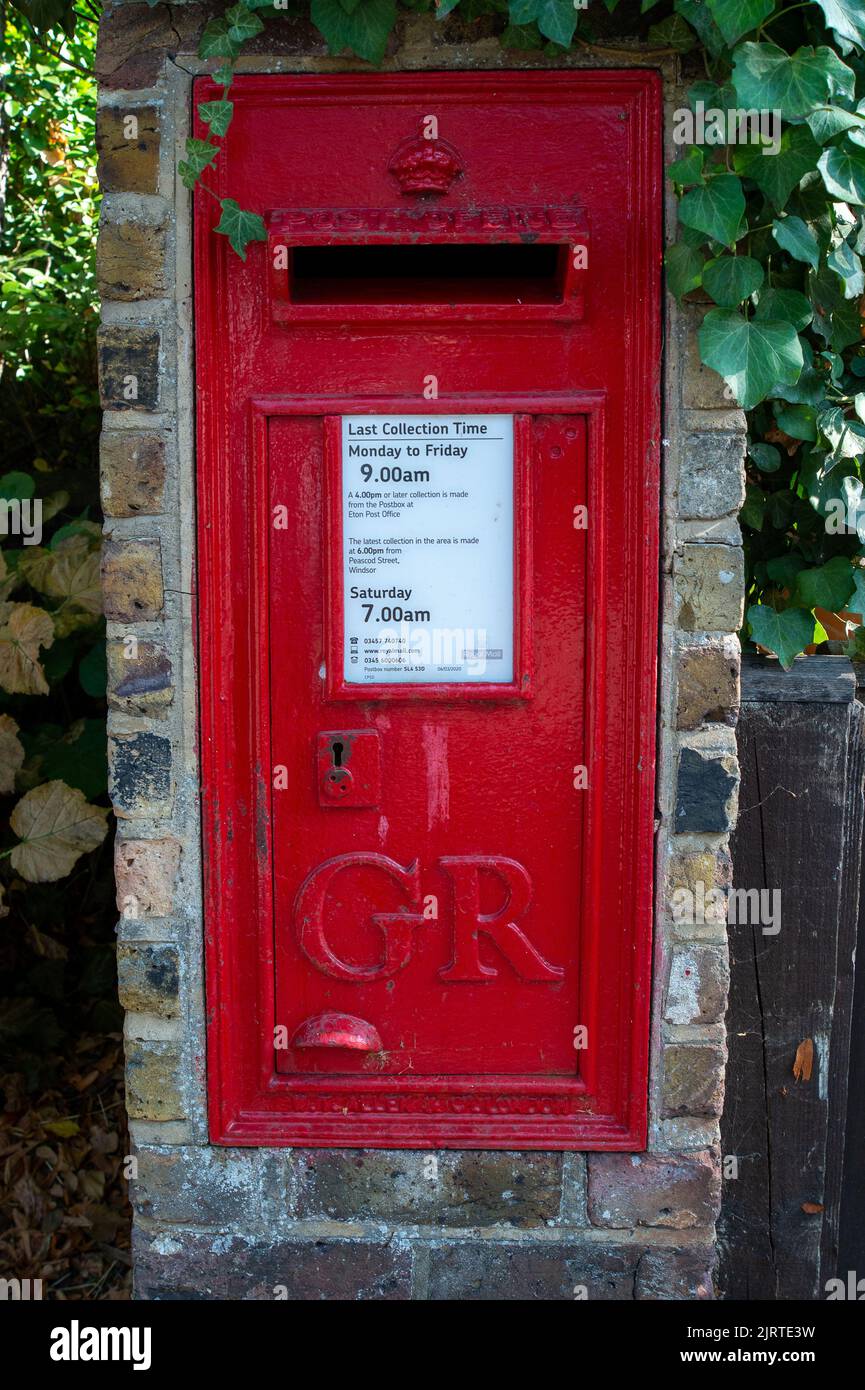 Royal mail post box attached hi-res stock photography and images - Alamy