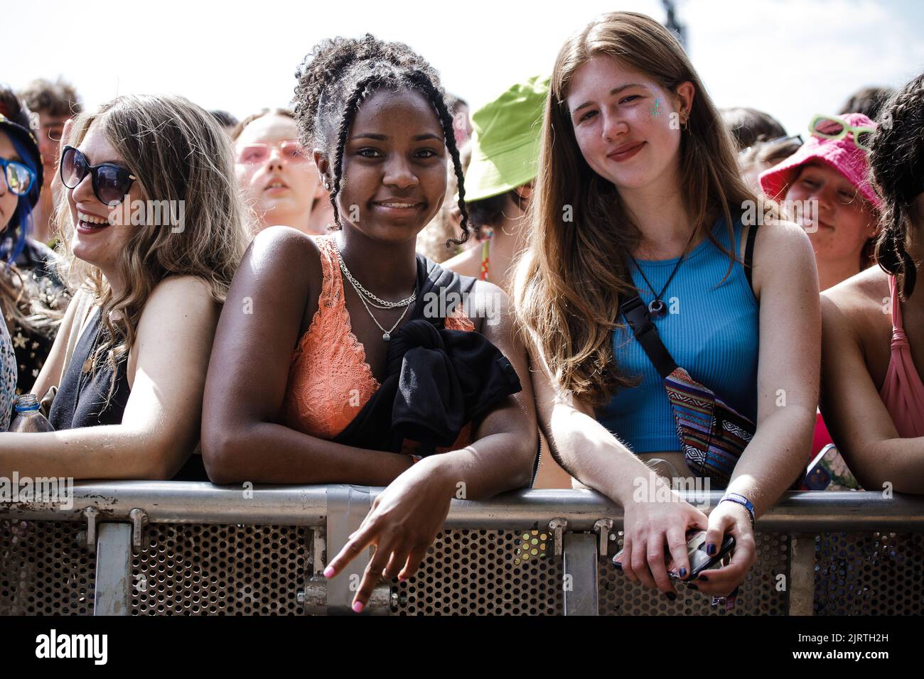 Leeds, UK. 26th Aug, 2022. The crowd enjoying hot sunshine at Leeds ...