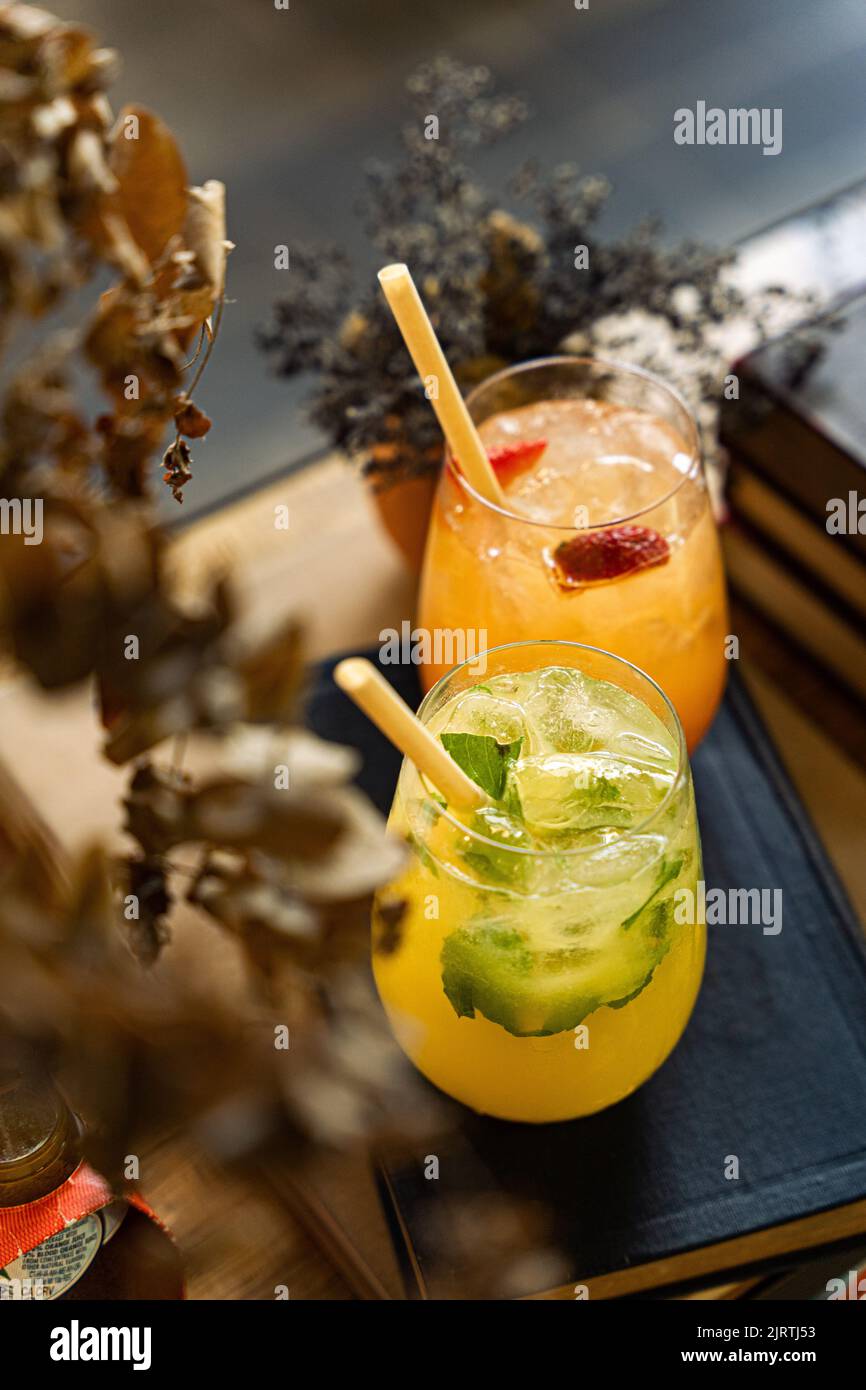 Two mocktail drinks hi-res stock photography and images - Alamy