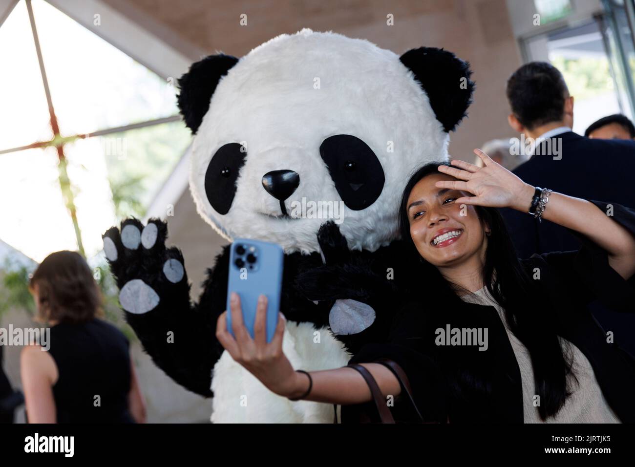 Washington, DC, USA. 24th Aug, 2022. A visitor takes a selfie with a ...