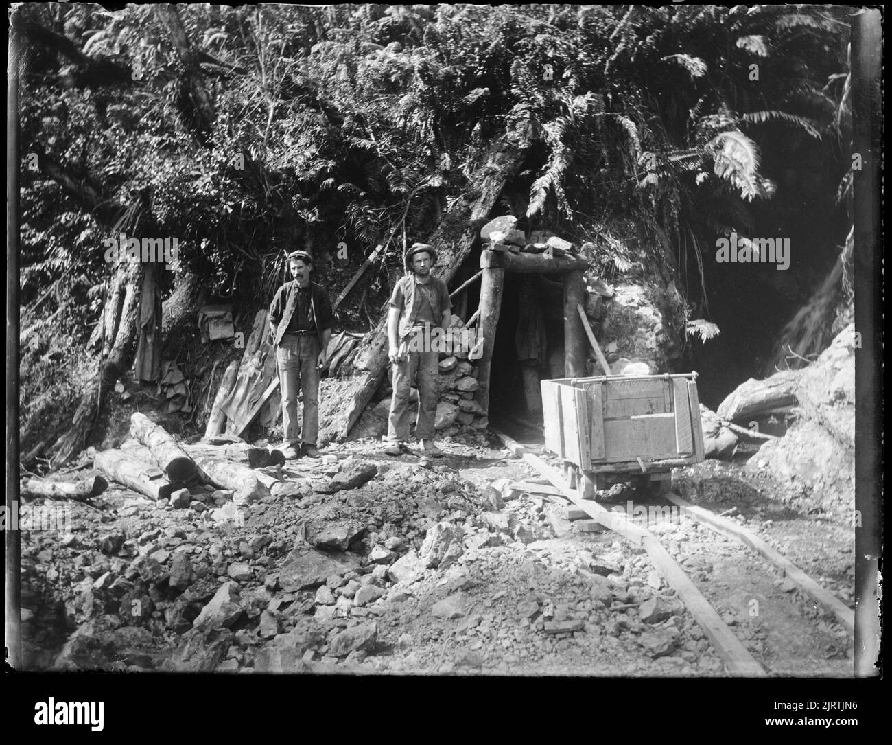 Mineshaft mineshaft hi-res stock photography and images - Alamy