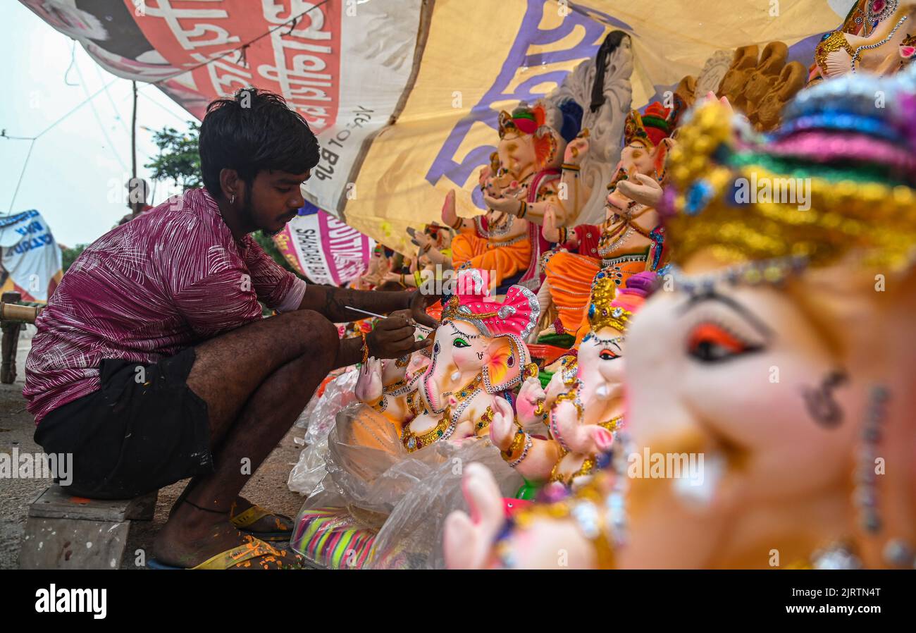New Delhi, India. 26th Aug, 2022. An artist works on an idol of ...