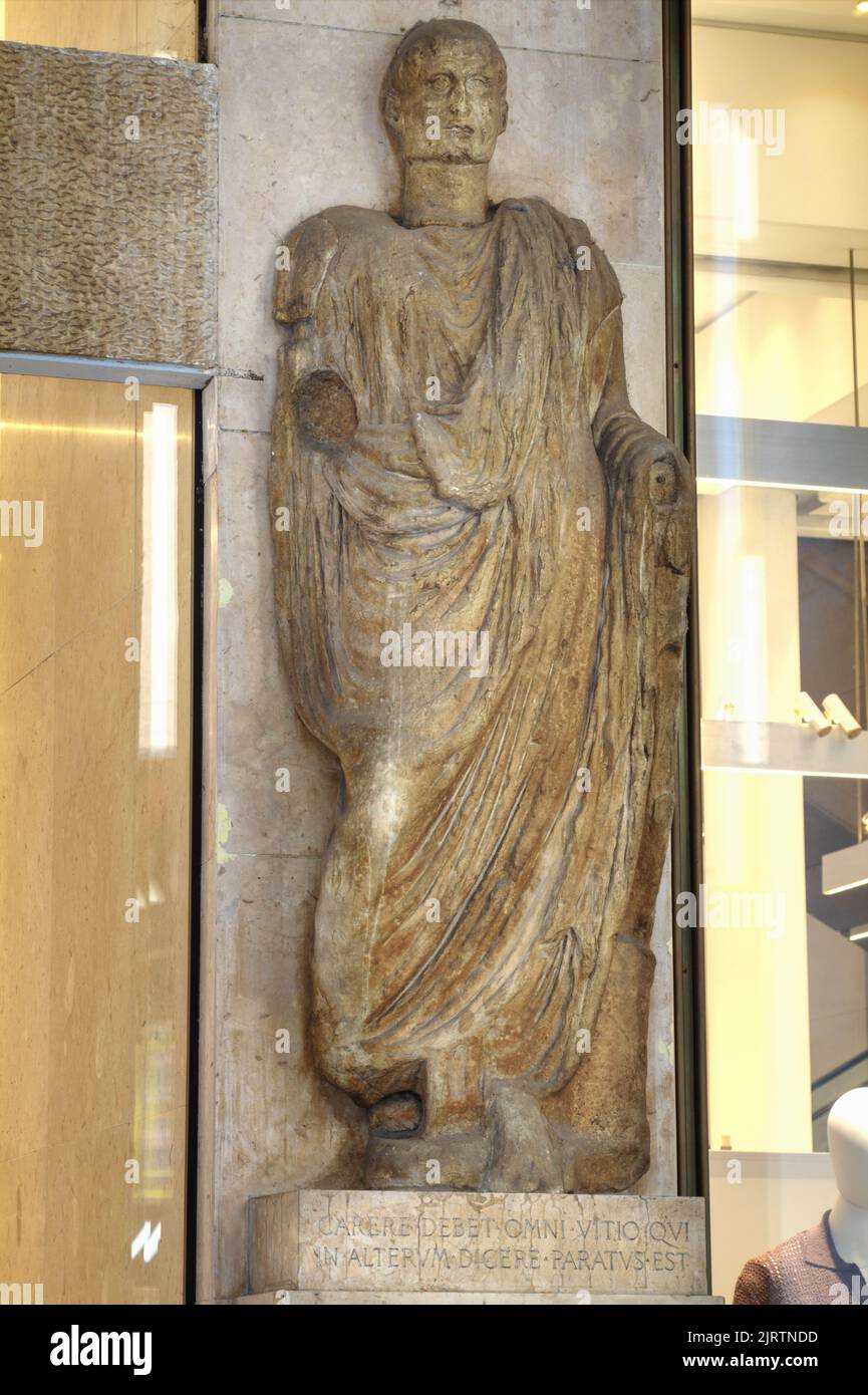 El Sciur Carrera – l'Omm de Preja, the Roman talking statue of Milan ...