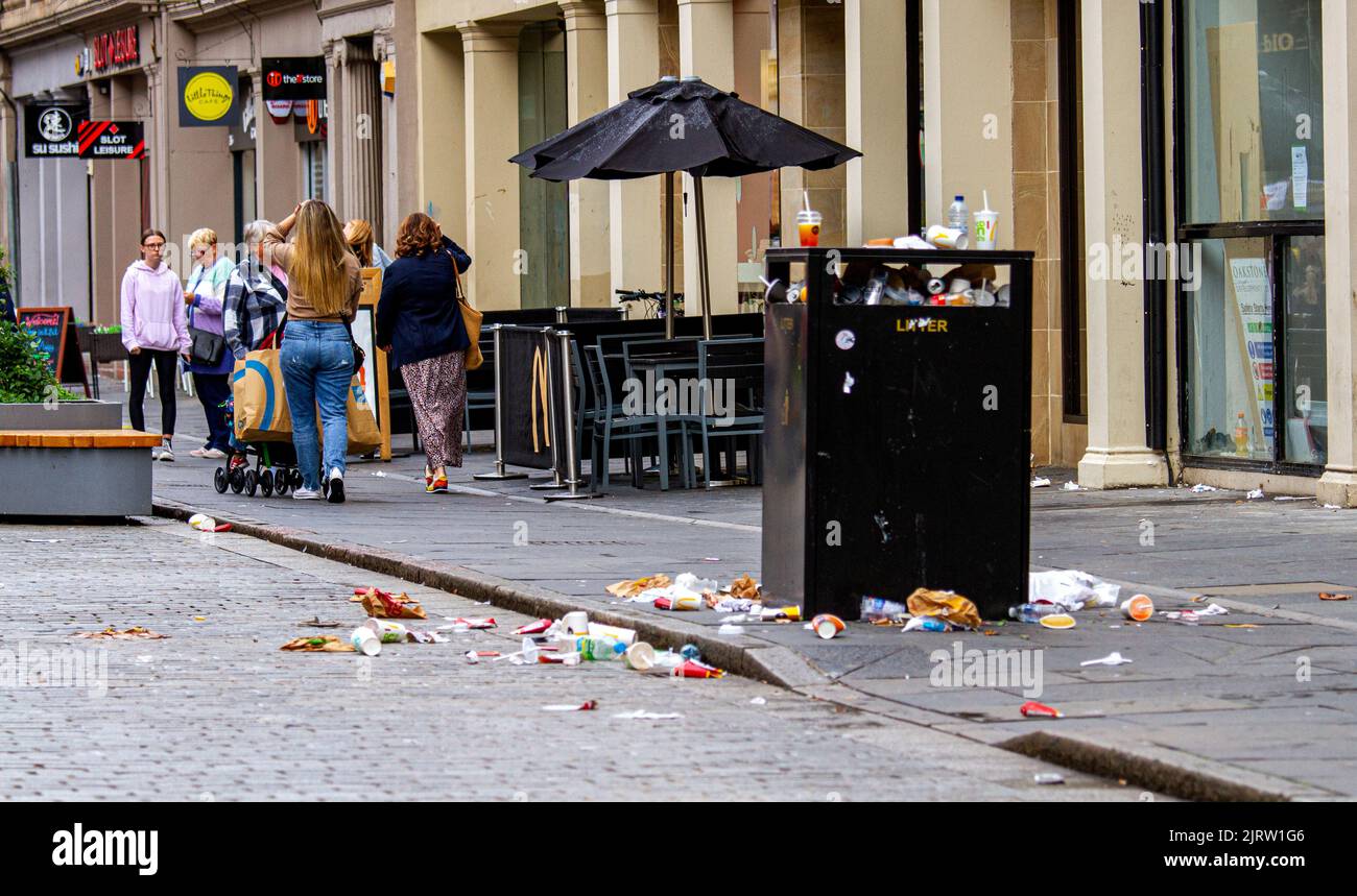 Strike of garbage collection hi-res stock photography and images - Alamy