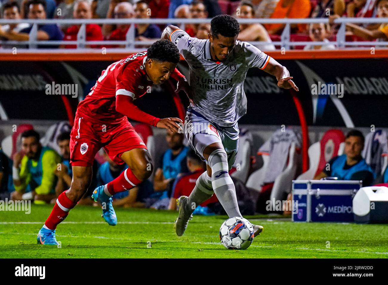 ANTWERP, BELGIUM - AUGUST 25: Anthony Valencia of Royal Antwerp FC and ...