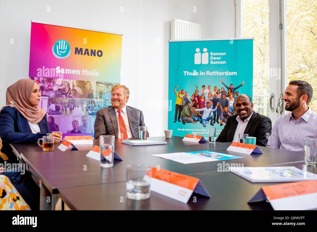 King Willem-Alexander on a working visit to SamenDoorSamen of the Mano ...