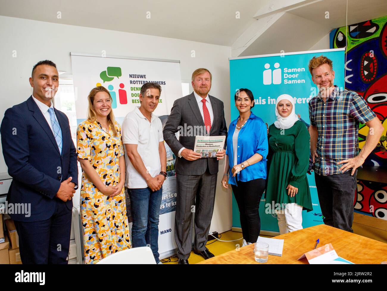 King Willem-Alexander on a working visit to SamenDoorSamen of the Mano ...