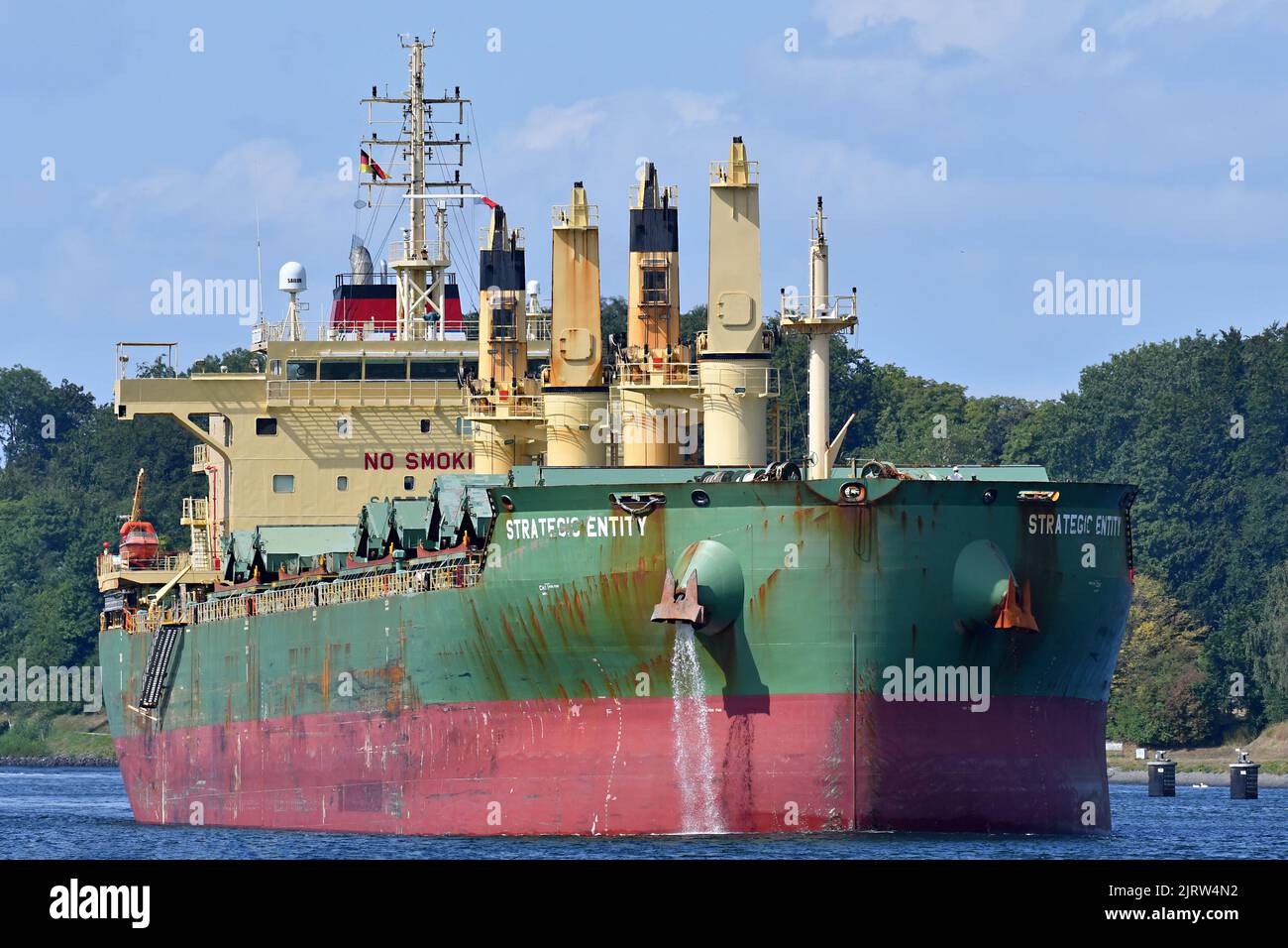 Bulk Carrier STRATEGIC ENTITY passing the Kiel Canal Stock Photo - Alamy