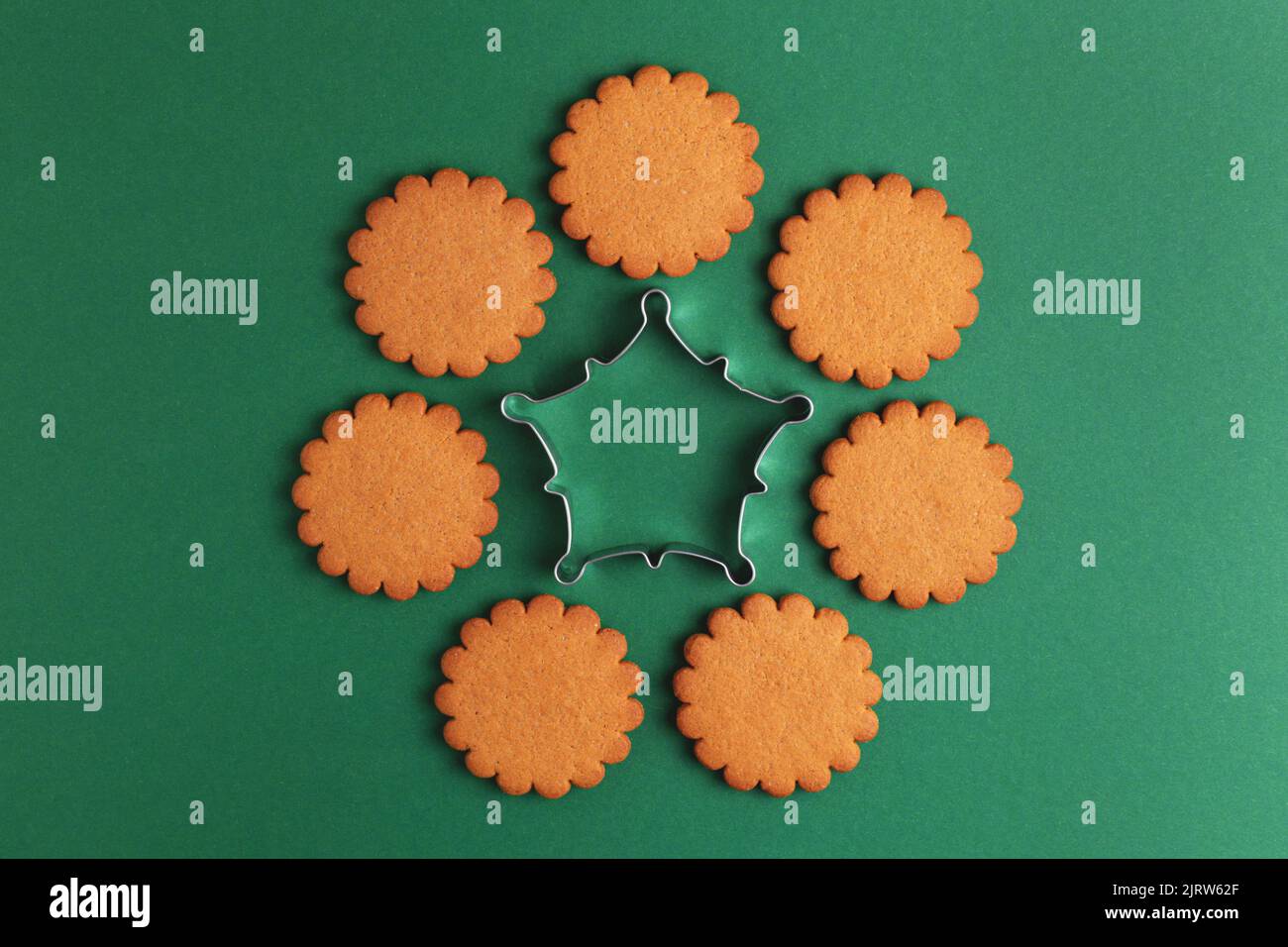 Gingerbread house and christmas cutter set hi-res stock photography and ...