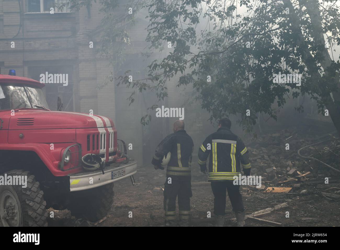 Firemen and rescuers from the Sloviansk fire department and Ukraine ...