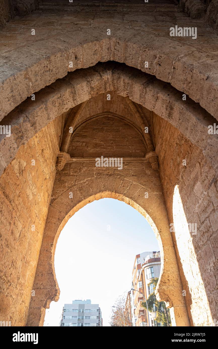 Puerta medieval de la ciudad hi-res stock photography and images - Alamy