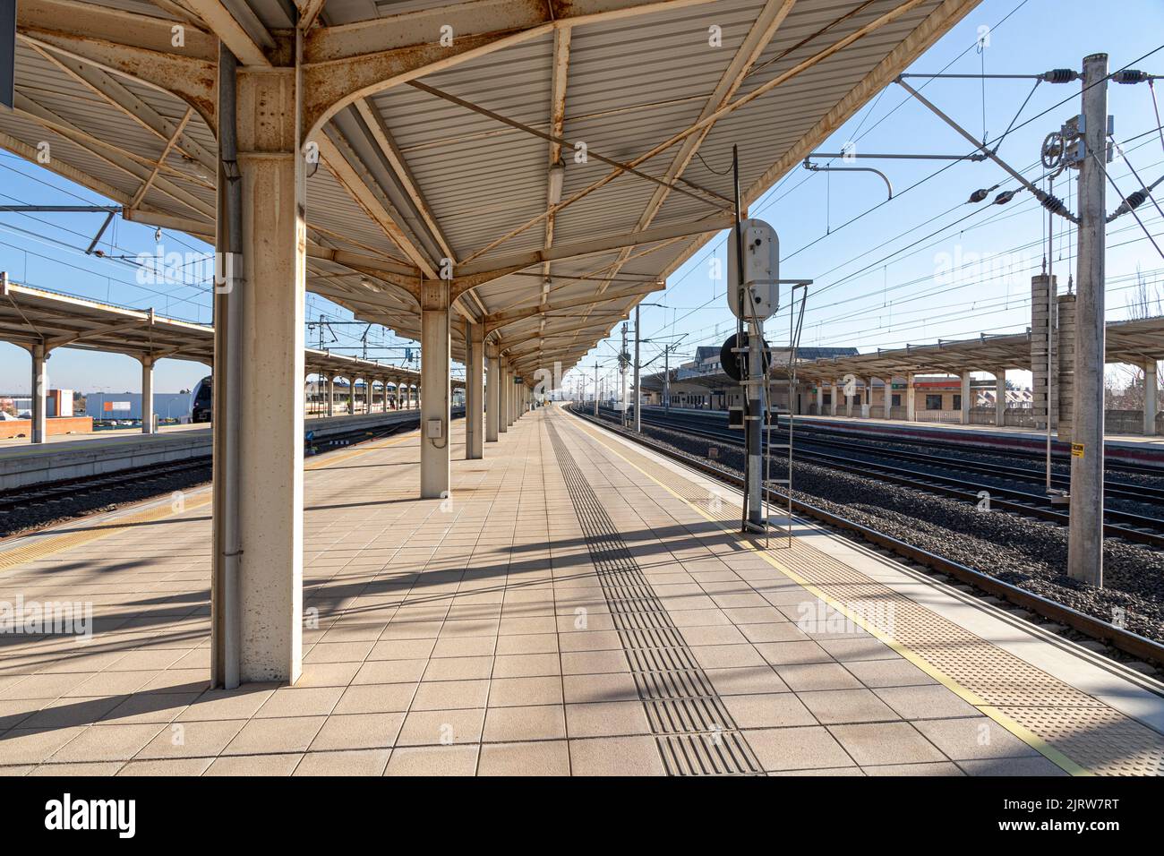 Estación ave ciudad real hi-res stock photography and images - Alamy