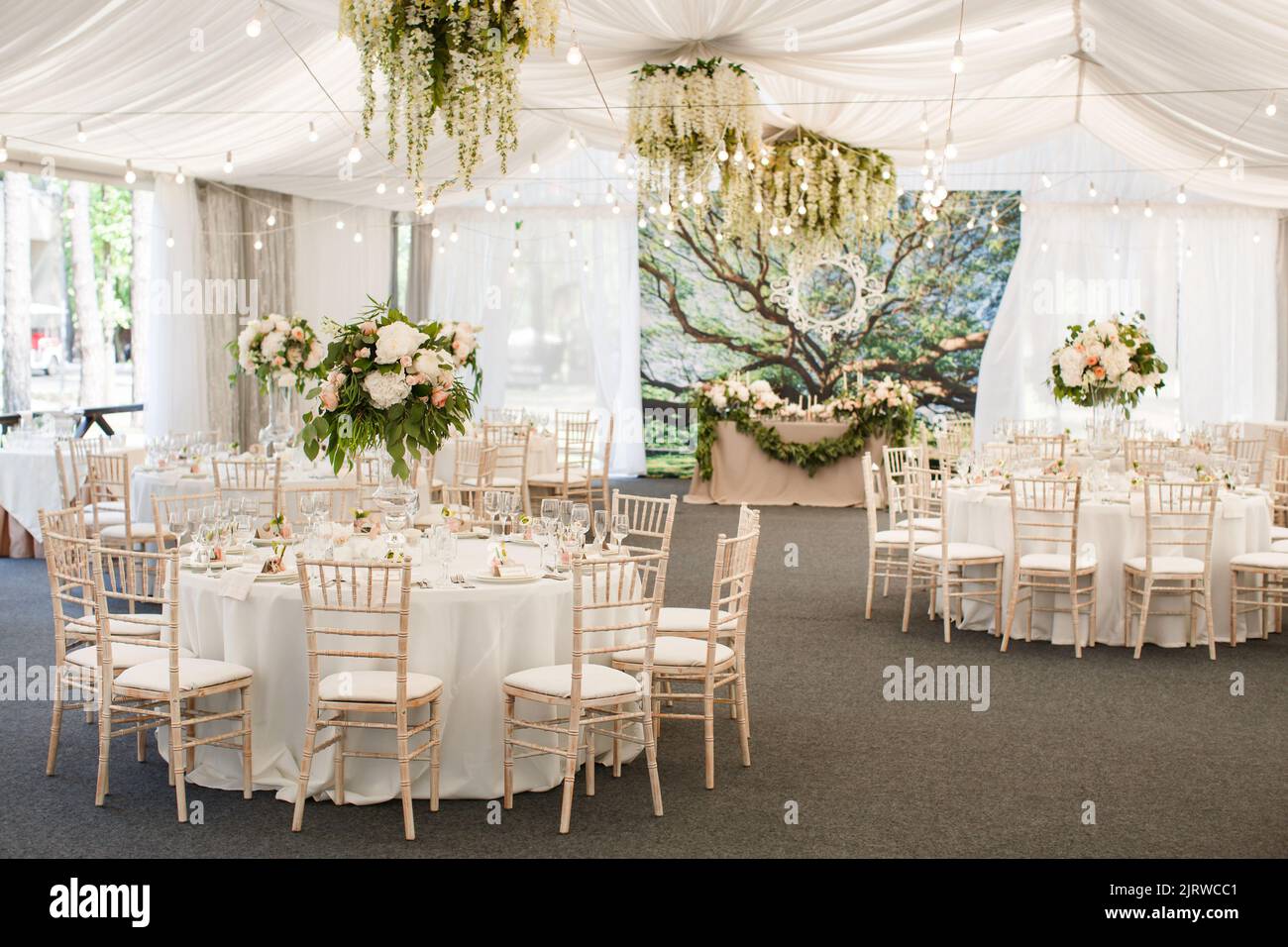 Served tables hi-res stock photography and images - Alamy