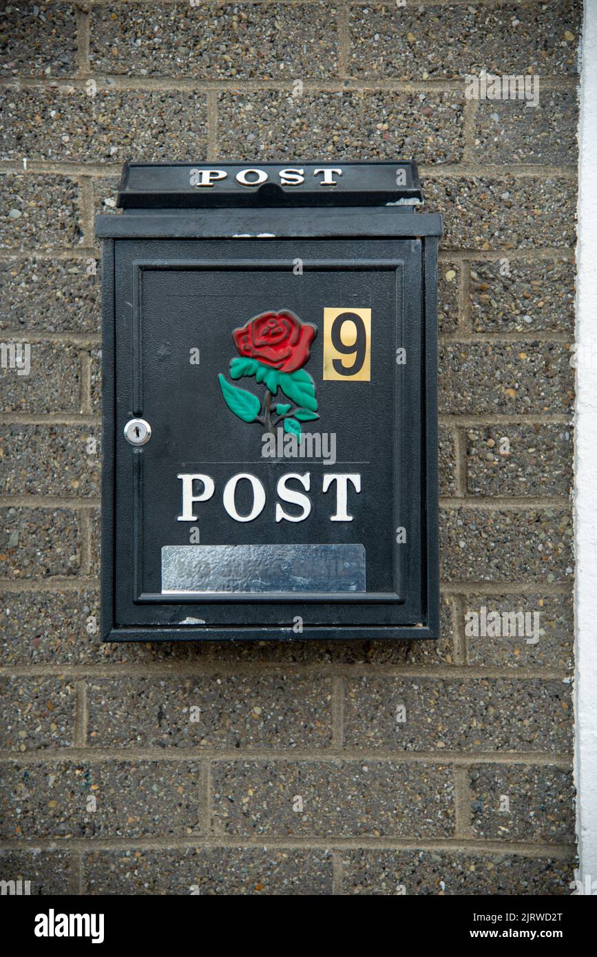 Mailboxes post mounted at entry gates, mailboxes embedded in a stone ...