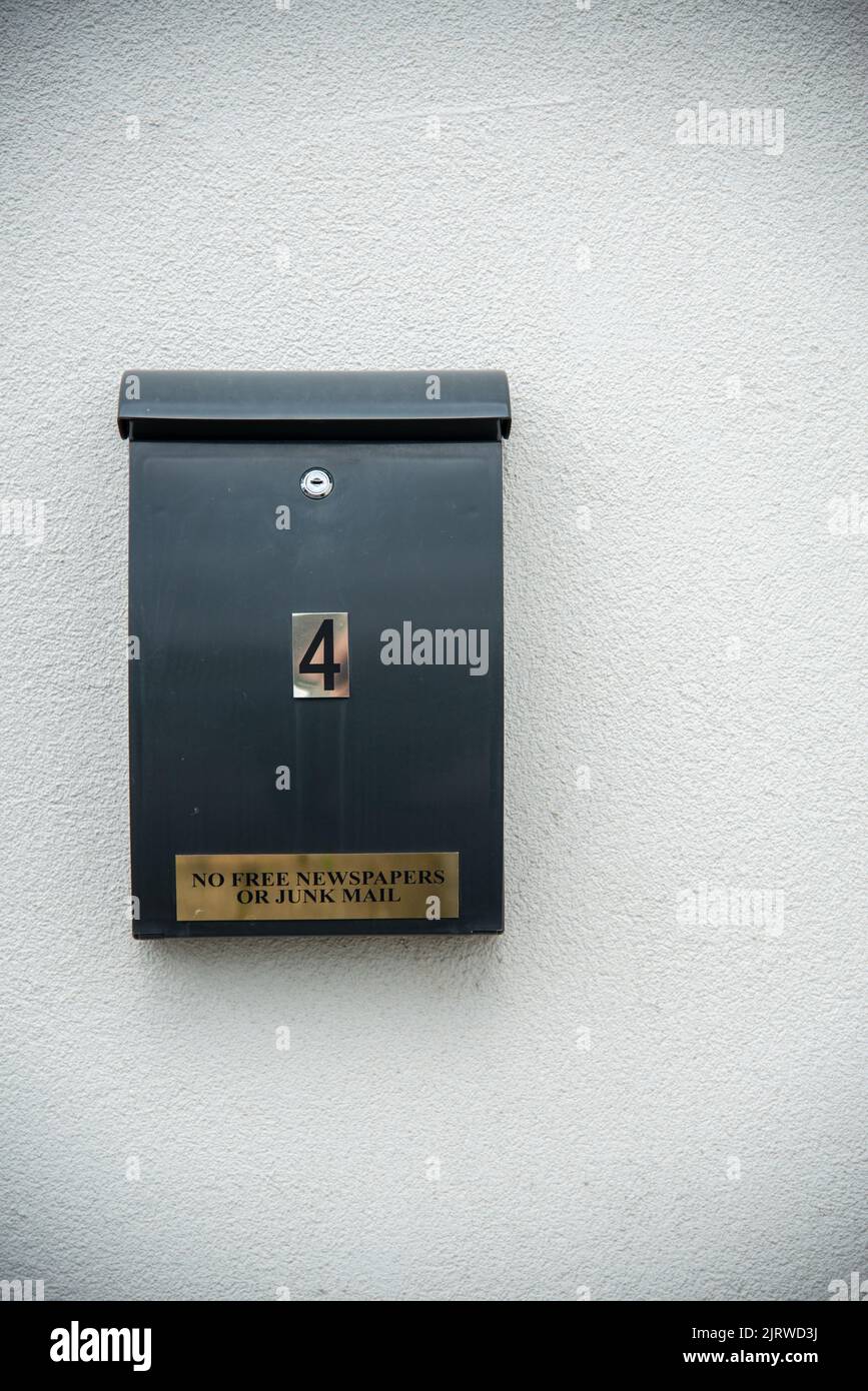 Mailboxes post mounted at entry gates, mailboxes embedded in a stone ...