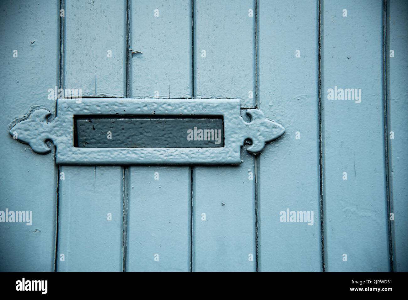 Mailboxes post mounted at entry gates, mailboxes embedded in a stone ...