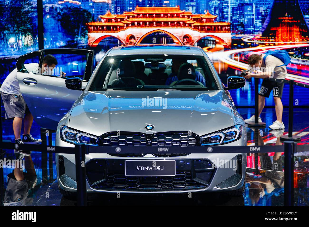 Chengdu, China's Sichuan Province. 26th Aug, 2022. Visitors take photos ...