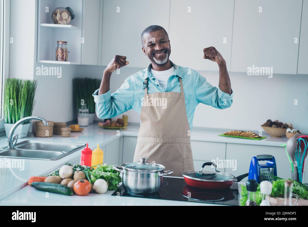 Muscle man apron hi-res stock photography and images - Alamy