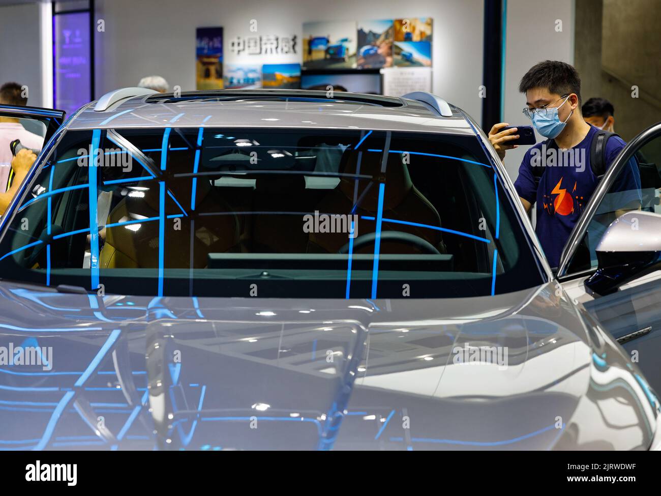 Chengdu, China's Sichuan Province. 26th Aug, 2022. A visitor takes ...