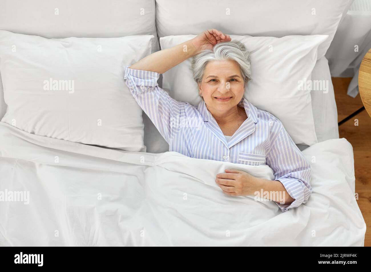 Elderly in bed at home smiling hi-res stock photography and images - Alamy