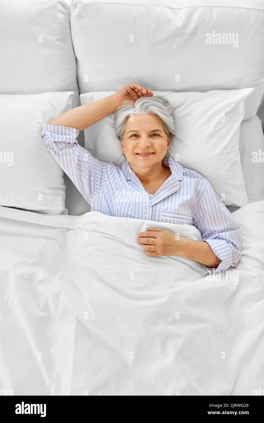 Elderly in bed at home smiling hi-res stock photography and images - Alamy