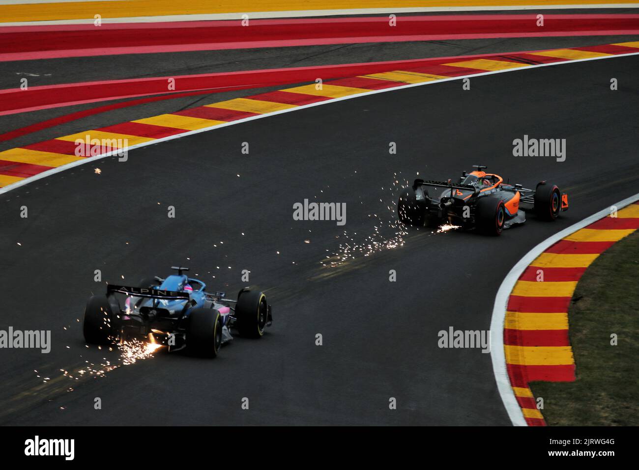 Max Verstappen (NLD) Red Bull Racing RB18 and Fernando Alonso (ESP ...