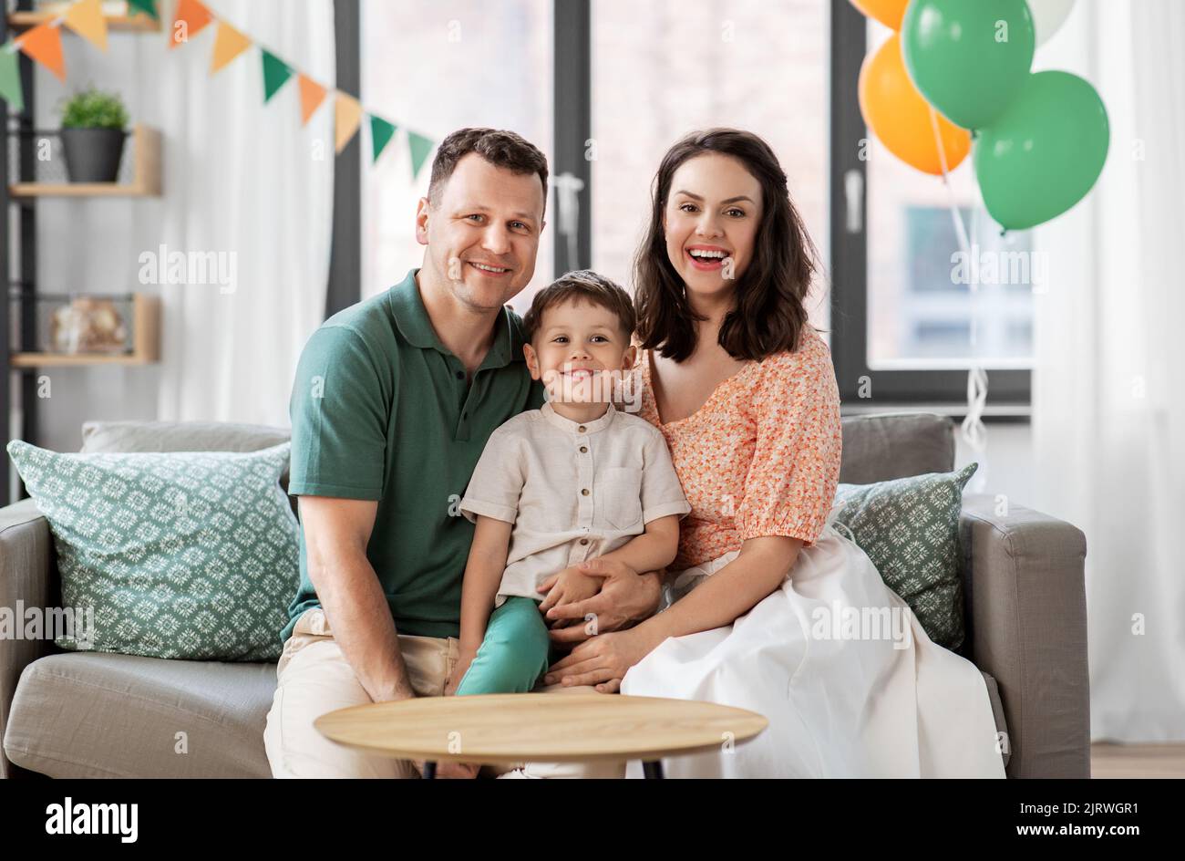 happy family with little son at birthday party Stock Photo - Alamy