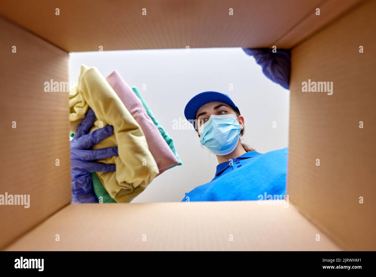 Packing parcel clothing hi-res stock photography and images - Alamy