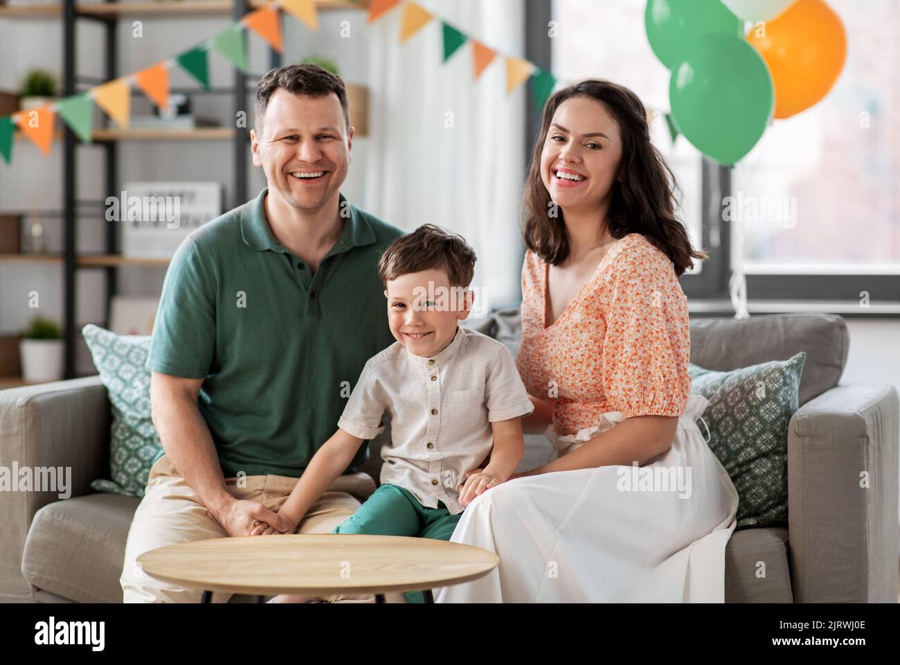happy family with little son at birthday party Stock Photo - Alamy