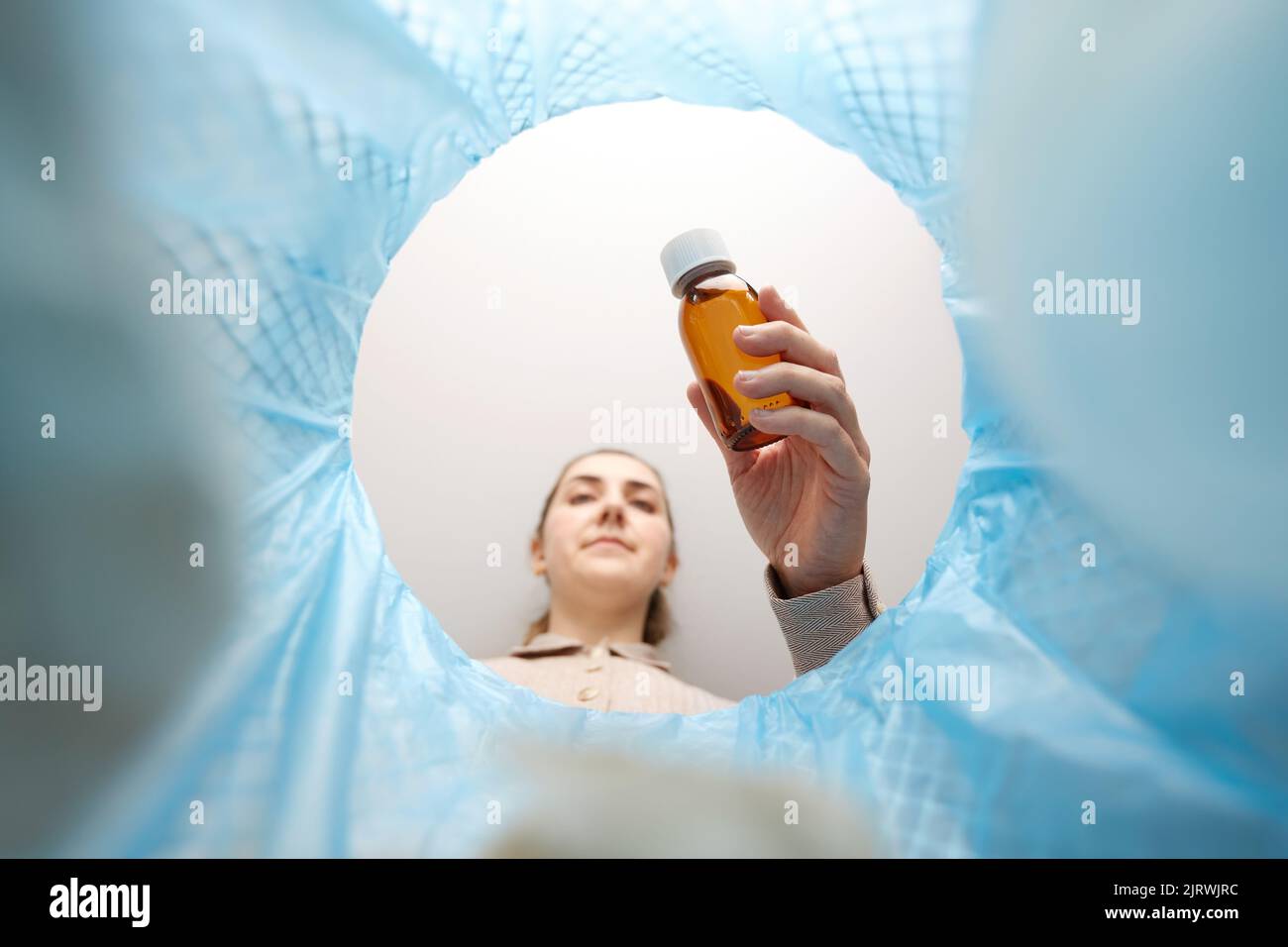woman throwing old medicine into trash can Stock Photo - Alamy