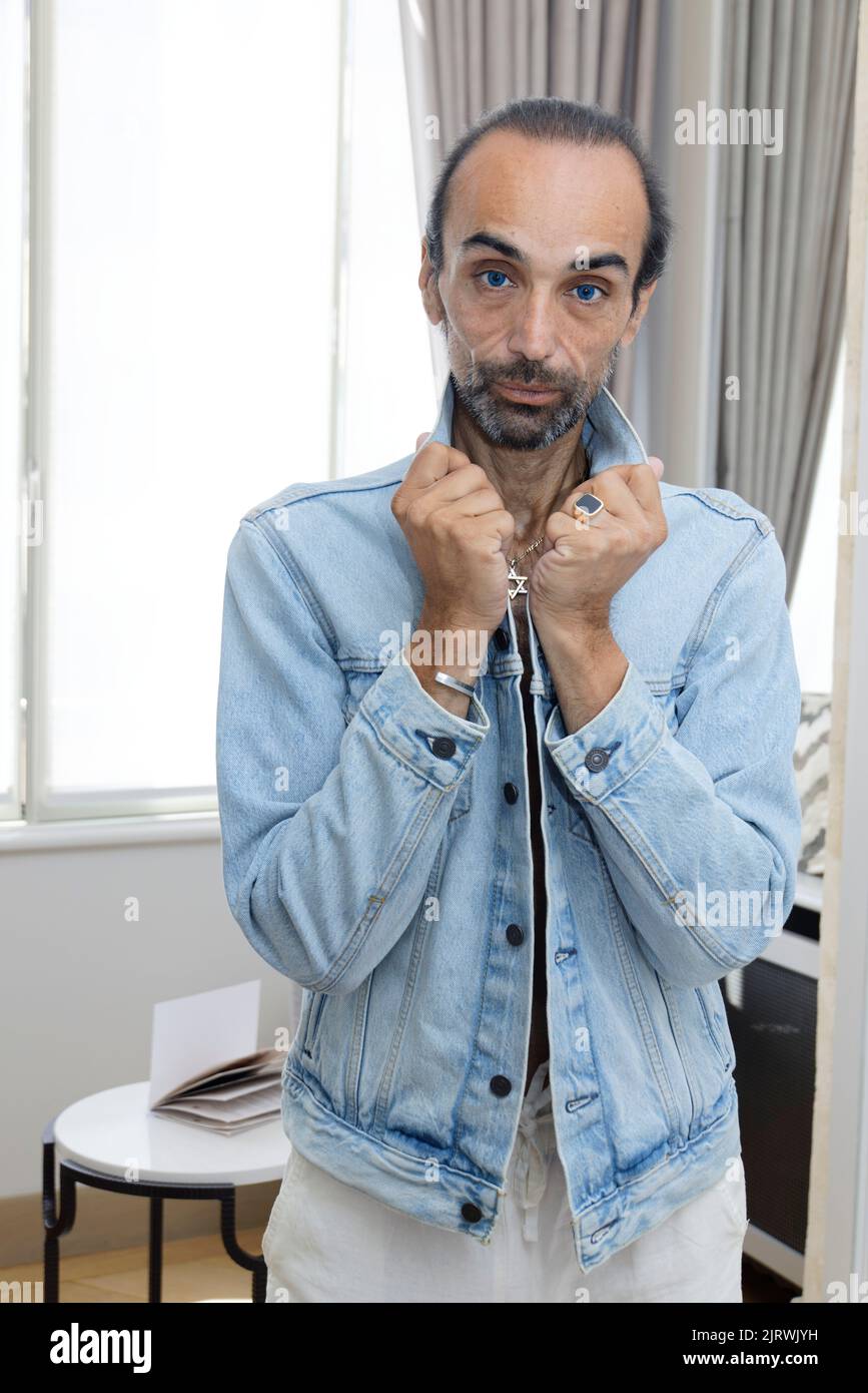 Paris, France. 20th Aug, 2022. Actor Alan M poses in a room at the ...