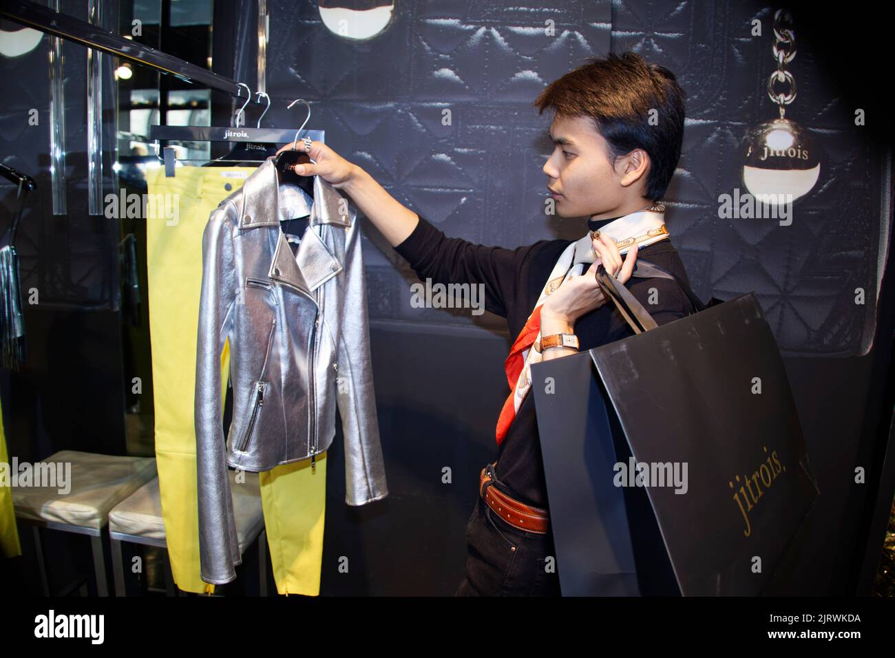 Paris, France. 20th Aug, 2022. The model Jérémy Bellet discovers the ...