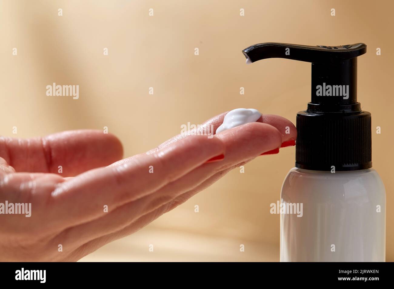 Body lotion hi-res stock photography and images - Alamy