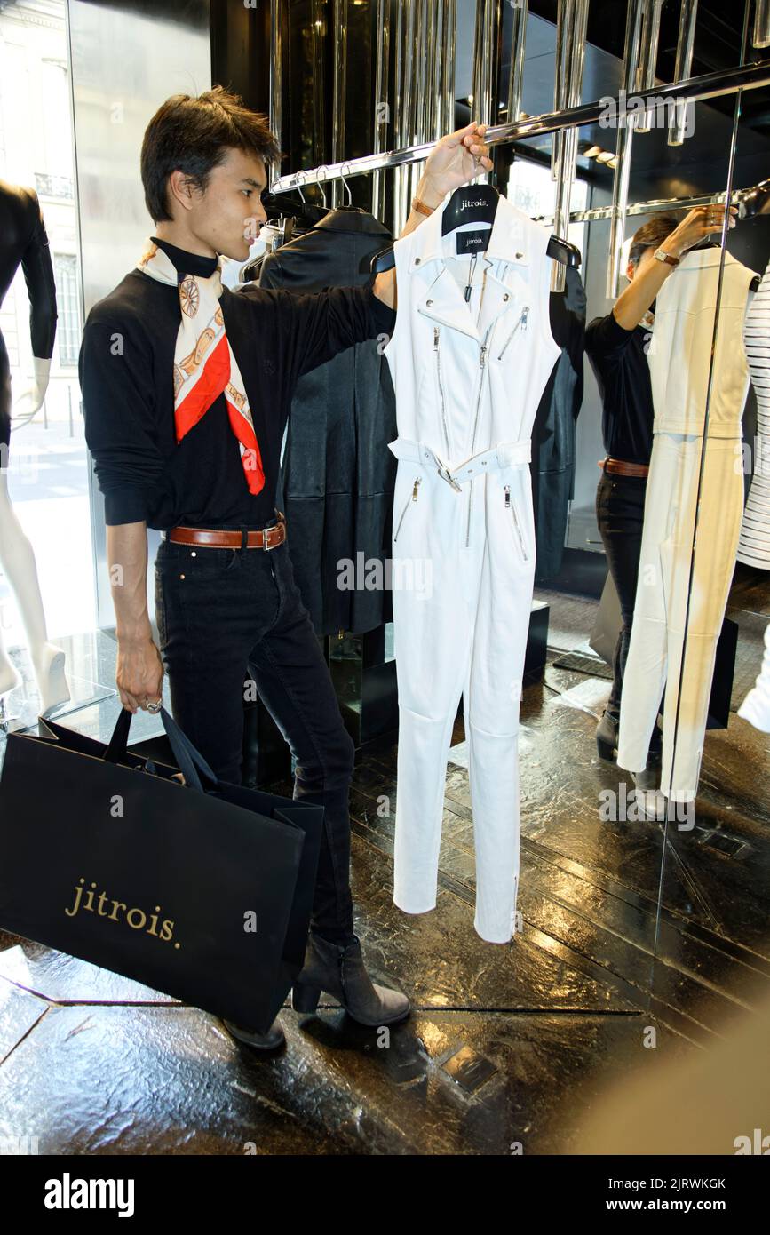 Paris, France. 20th Aug, 2022. The model Jérémy Bellet discovers the ...