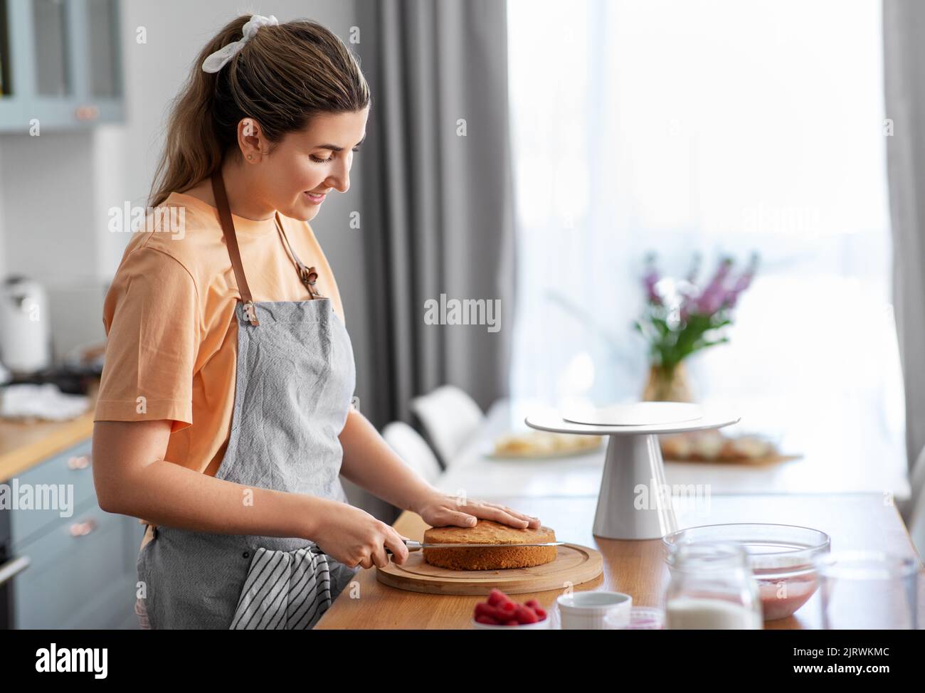 Woman baking cooking home hi-res stock photography and images - Alamy