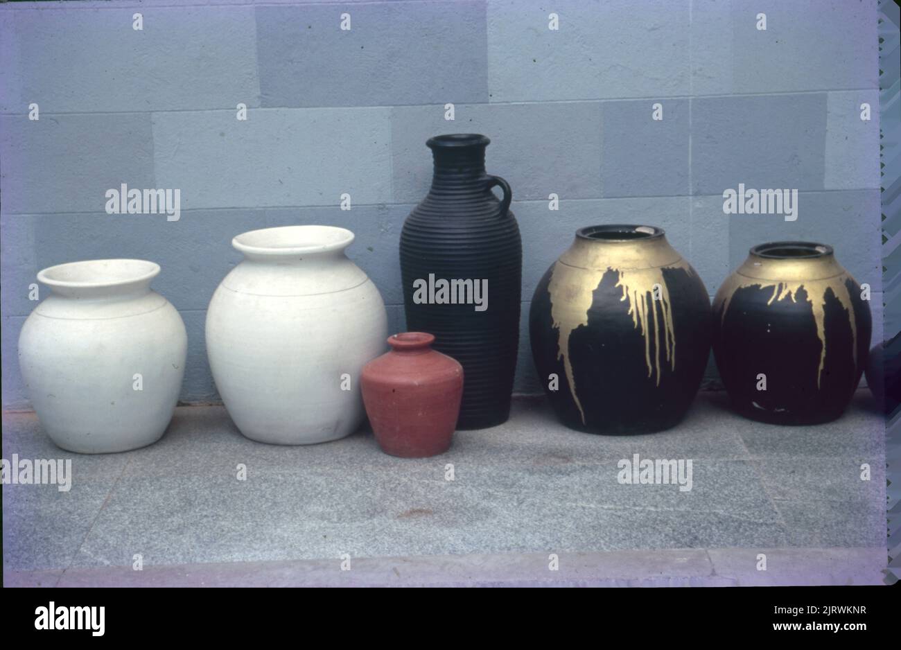 Modern potteries hi-res stock photography and images - Alamy