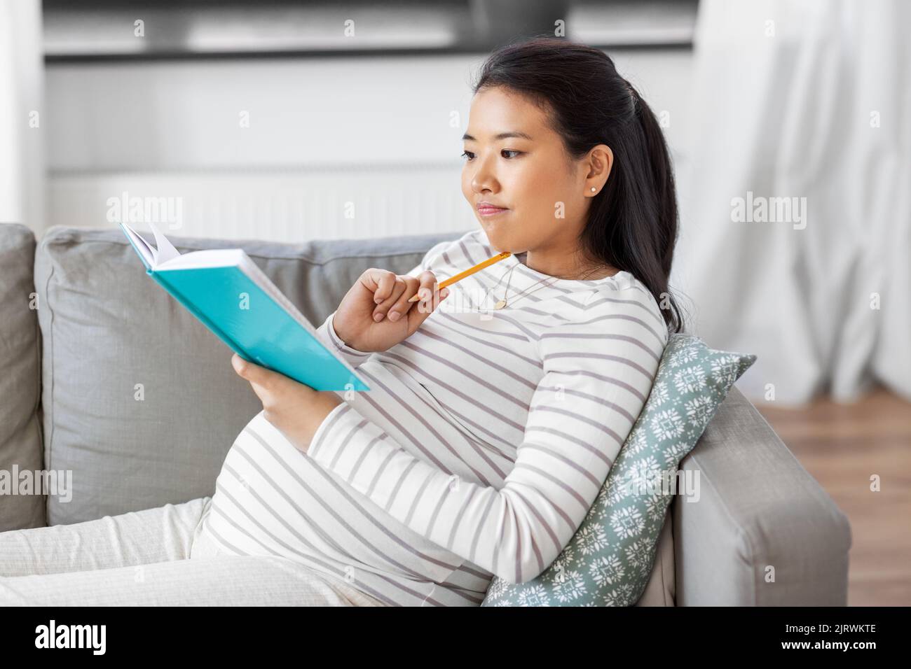 Pregnancy woman writing hi-res stock photography and images - Alamy