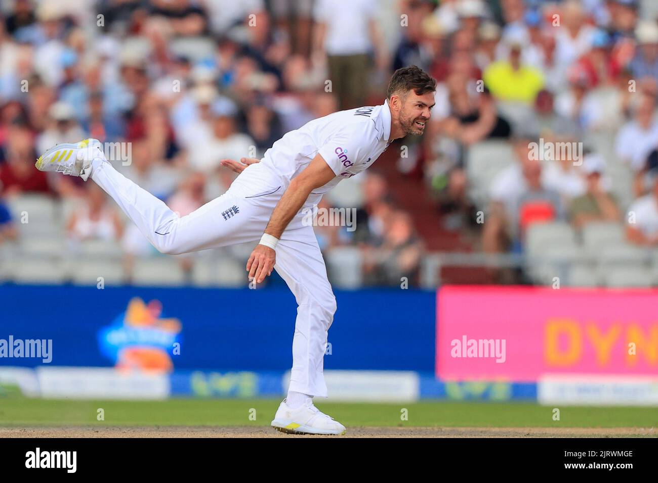 James anderson bowling hi-res stock photography and images - Alamy