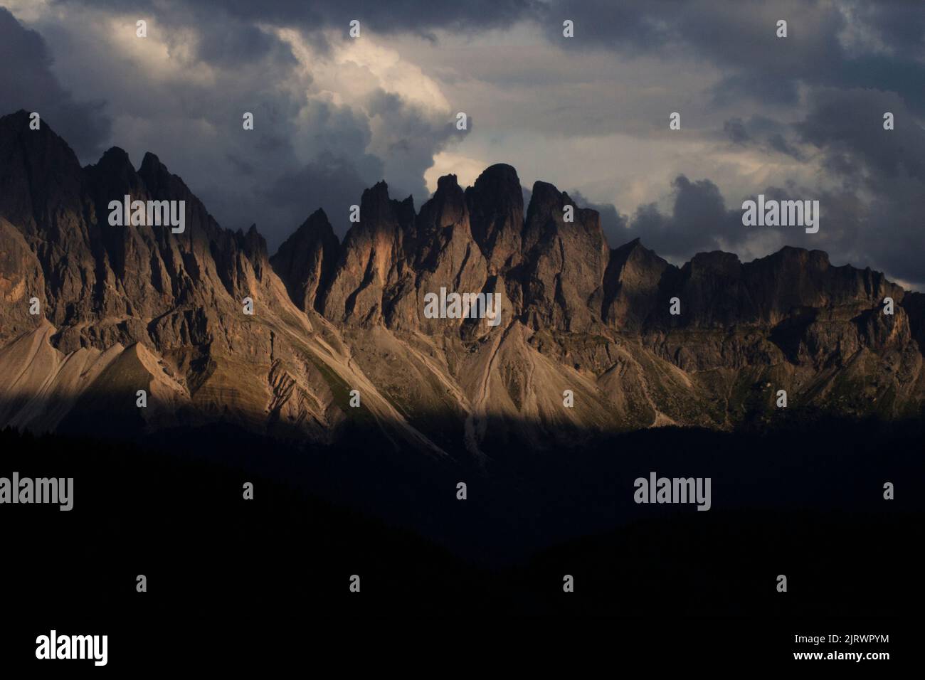 Dramatic landscape hike hi-res stock photography and images - Alamy