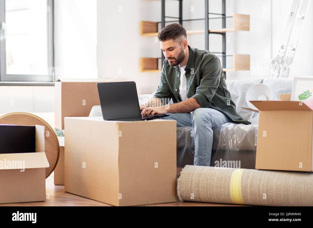 Computer repair room hi-res stock photography and images - Alamy