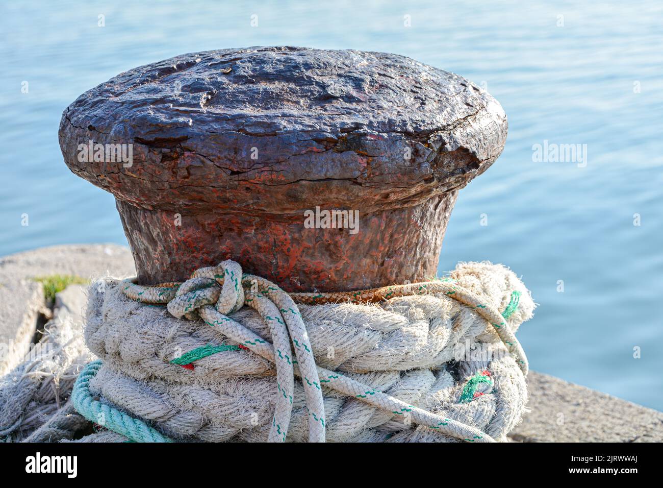 Mooring rope hi-res stock photography and images - Alamy
