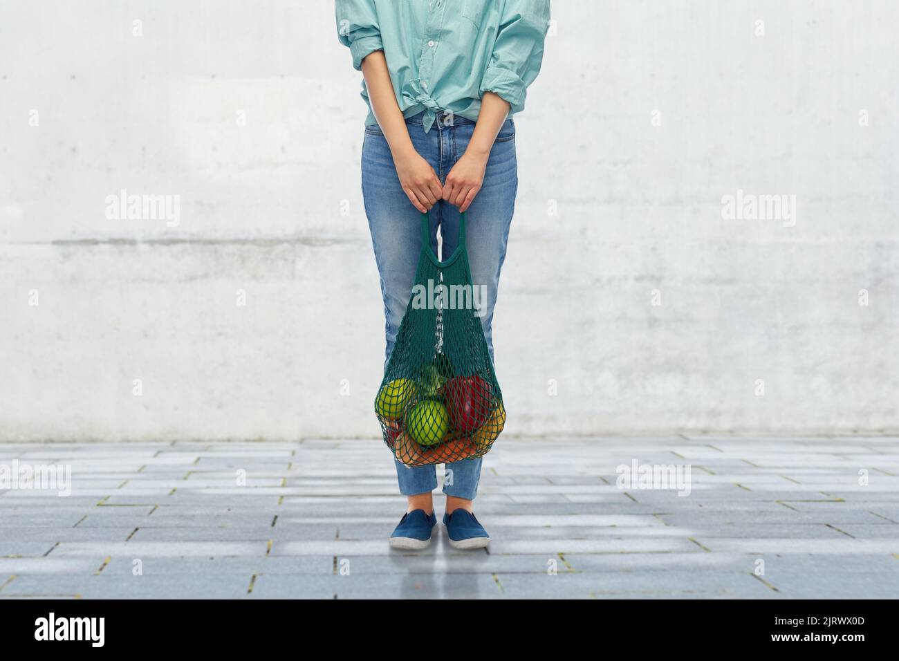 Woman reusable mesh bag hi-res stock photography and images - Alamy