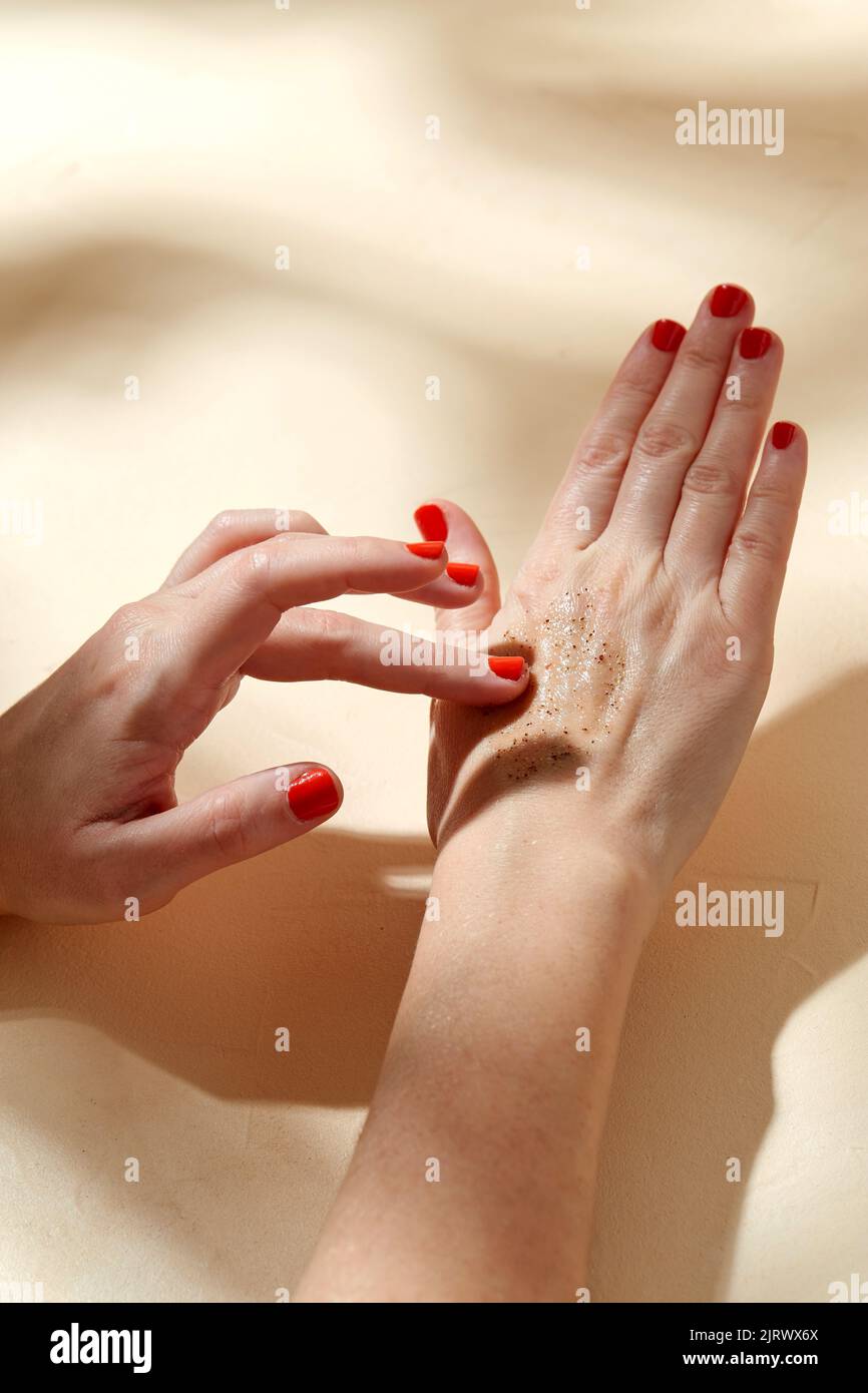 Scrub up hands hi-res stock photography and images - Alamy