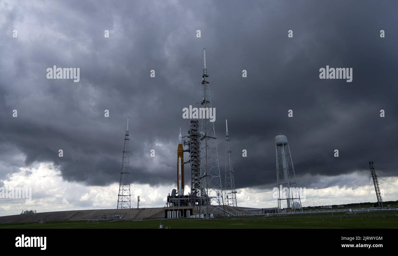 Kennedy Space Center, USA. 26th Aug, 2022. Storm clouds approach as ...
