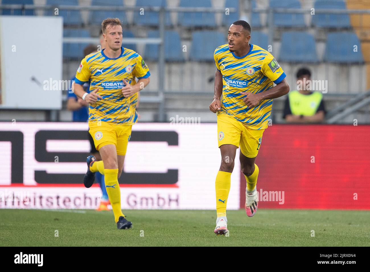 Anton donkor eintracht braunschweig hi-res stock photography and images ...