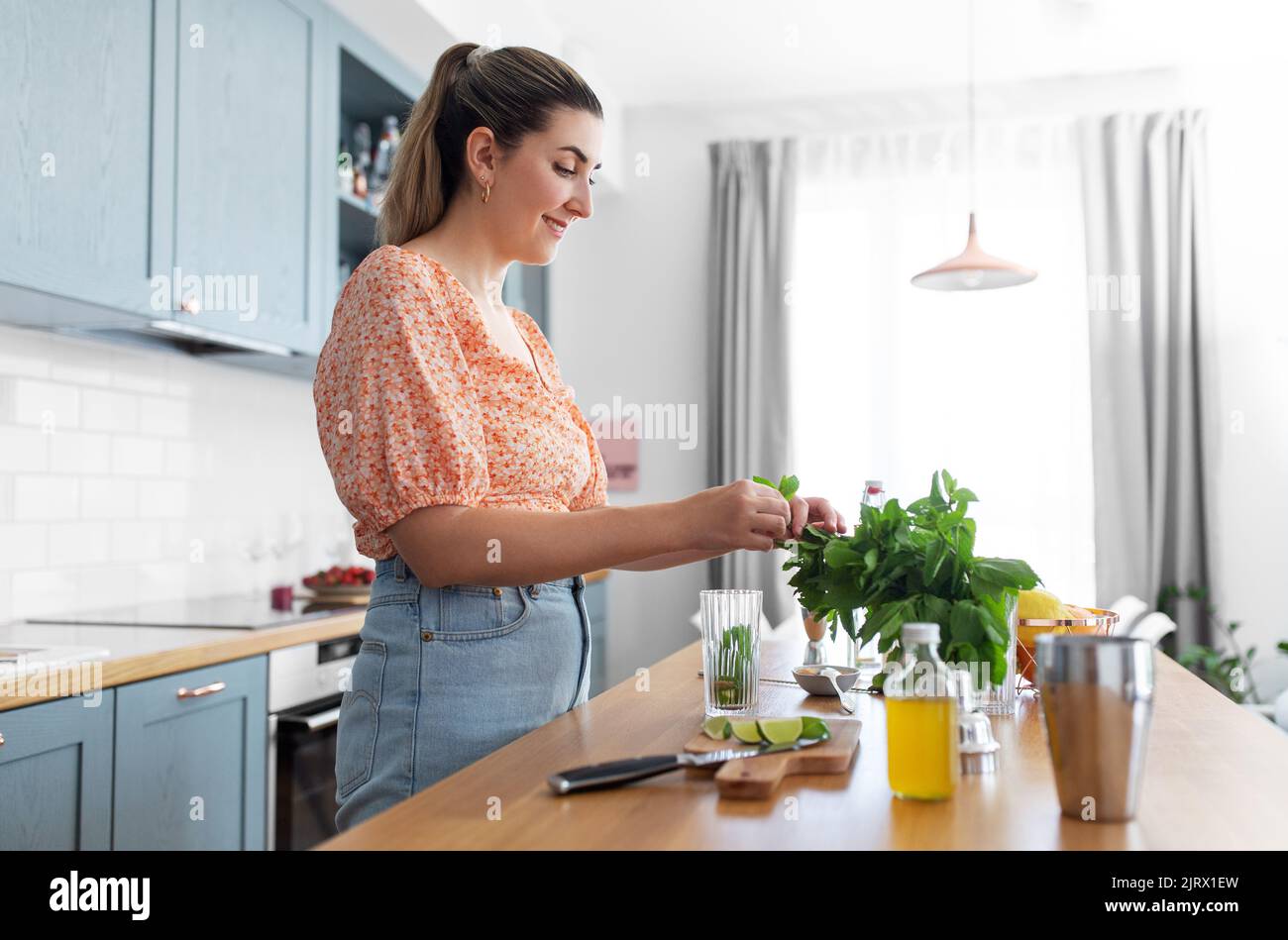 Home cocktail hi-res stock photography and images - Alamy