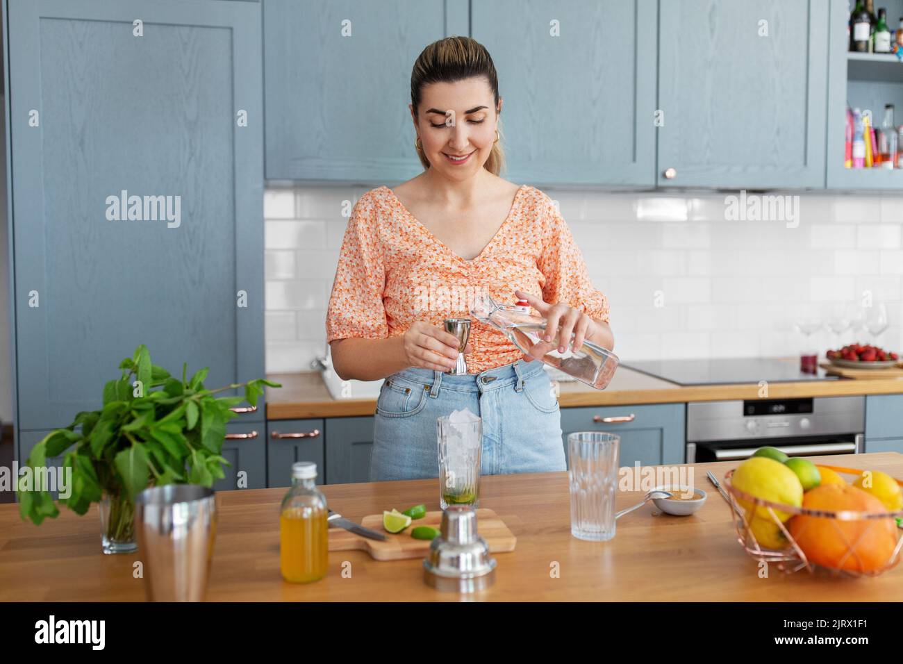 Woman lemonade cocktail hi-res stock photography and images - Alamy