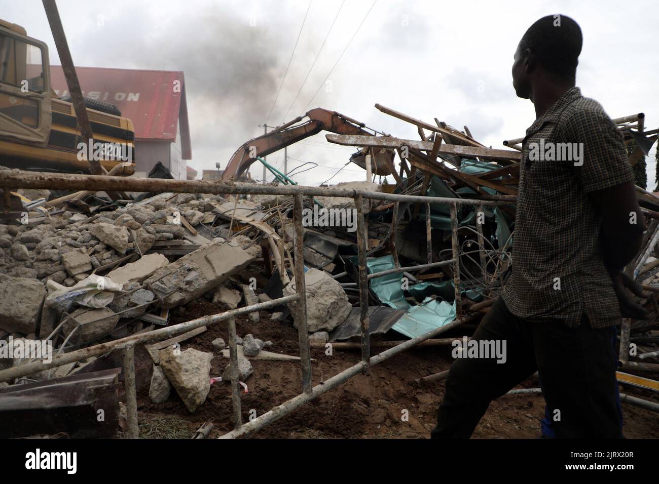 Nigeria building collapse hi-res stock photography and images - Alamy