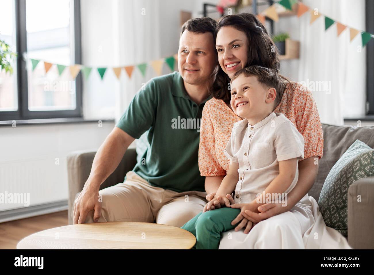 happy family with little son at birthday party Stock Photo - Alamy